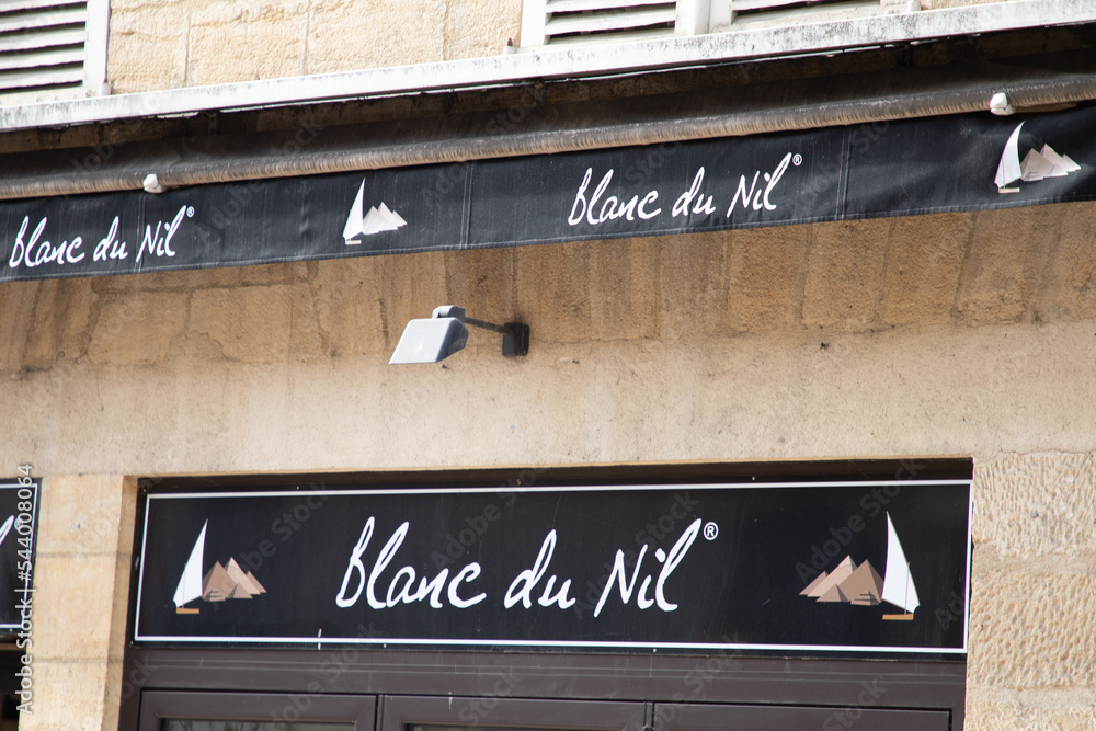 Foto de Blanc du nil logo brand and text sign facade front of store ...