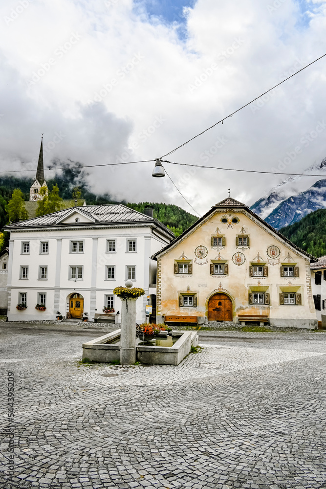 Scuol, Dorf, Engadiner Dorf, Brunnen, Unterengadin, Engadin, Engadiner ...