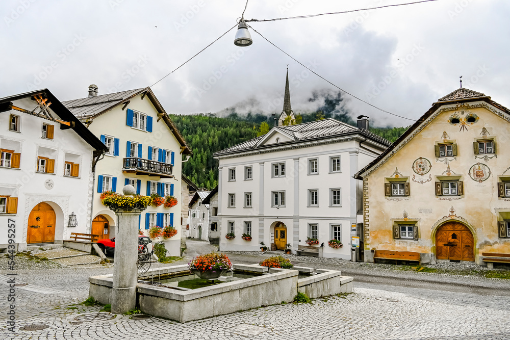 Scuol, Dorf, Engadiner Dorf, Brunnen, Unterengadin, Engadin, Engadiner ...