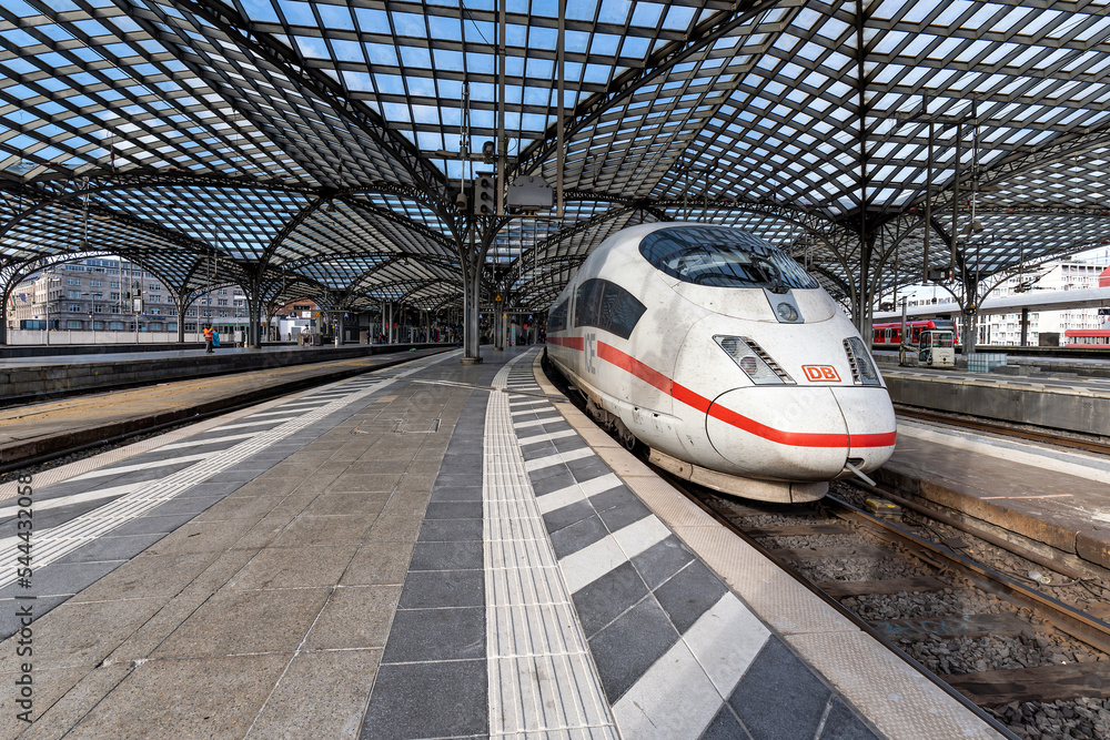 COLOGNE, GERMANY - NOVEMBER 5, 2022: ICE 3 high-speed train at Cologne ...