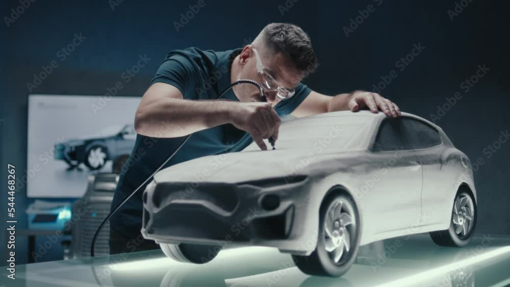 Stockvideo Senior car designer and developer works on a prototype car ...