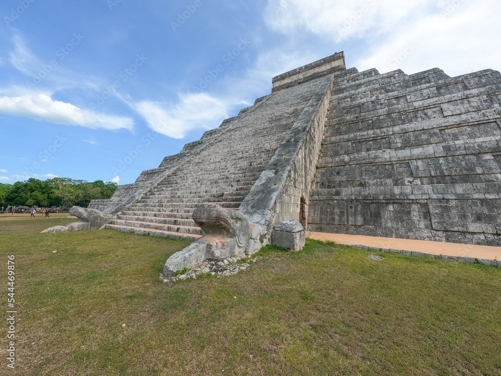 Serpiente emplumada pirámide chichen itzá maya Stock Photo | Adobe Stock