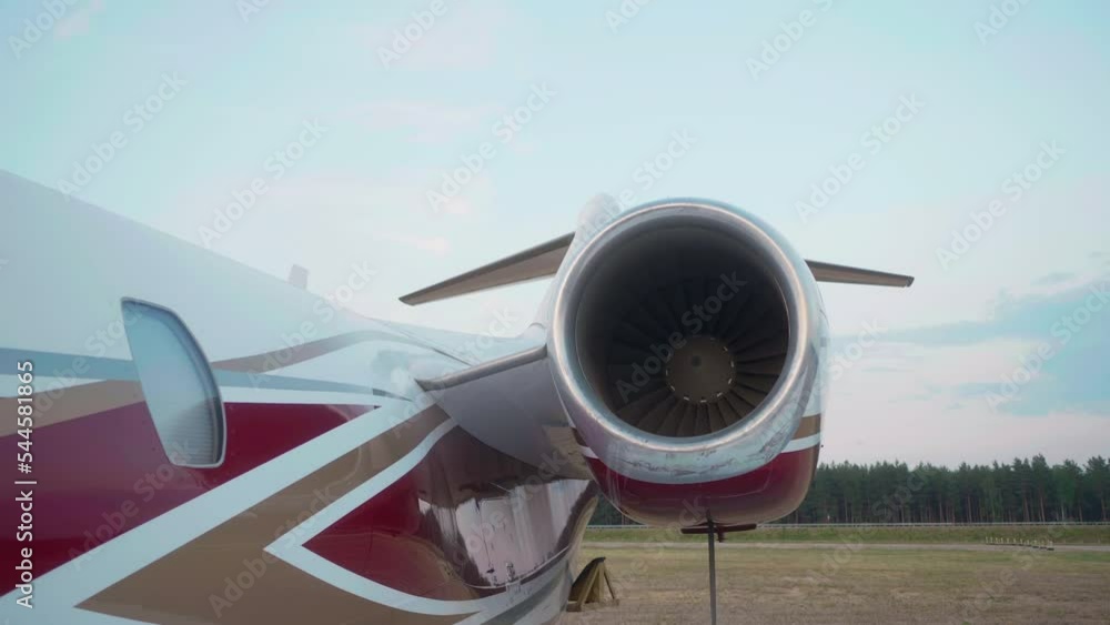 Zoom out view of aircraft engine of a small private plane Stock 비디오 ...