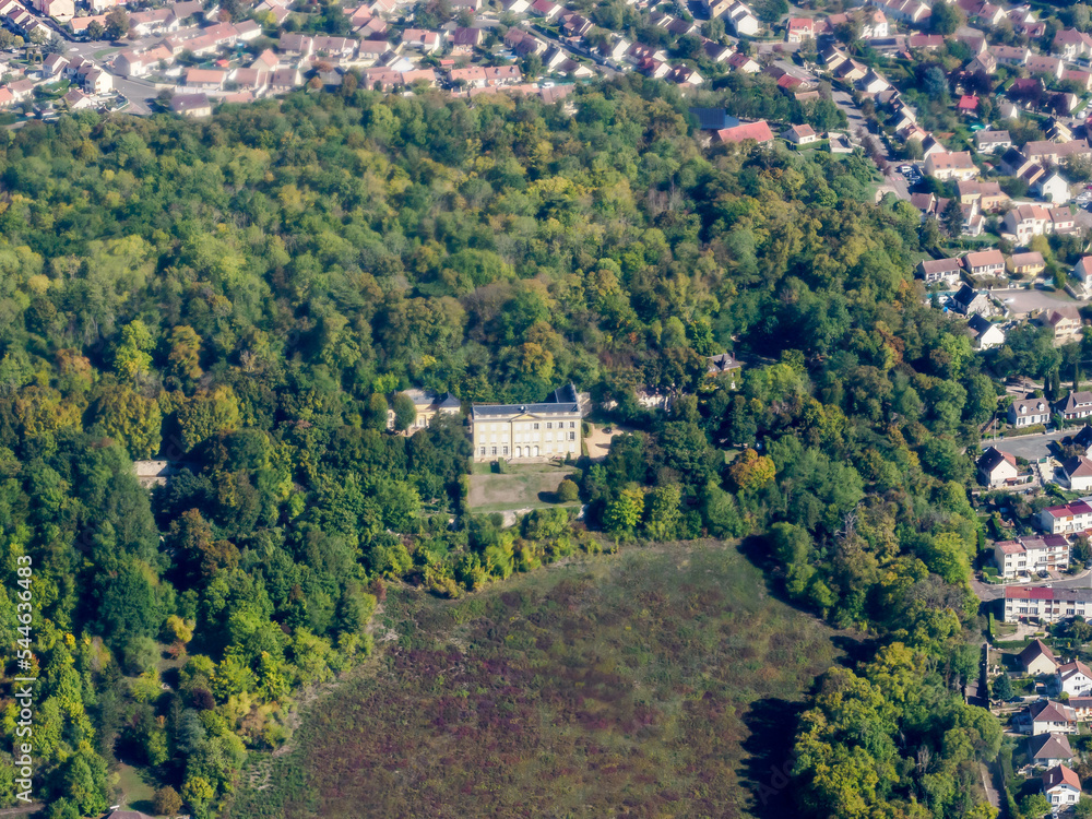 vue aérienne d'un château à Limay dans les Yvelines en France Stock ...