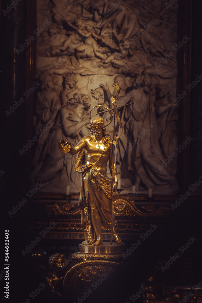 Jesus Christ Gold Statue - Basilica Papale di Santa Maria Maggiore Rome ...