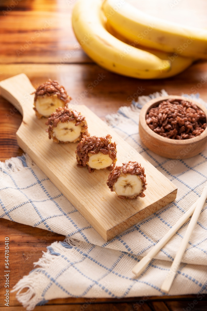 Banana sushi sweet rolls with caramel, peanut butter and chocolate ...