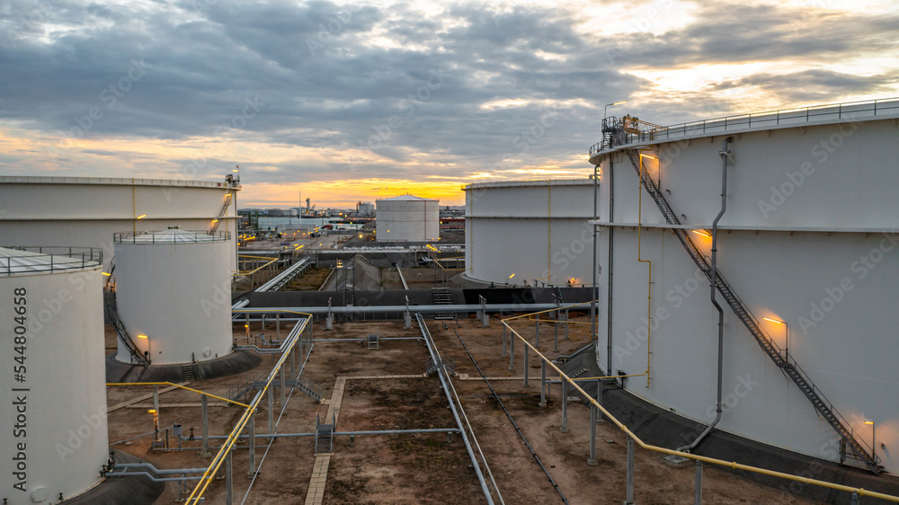 Crude oil storage tank terminal port, Oil terminal pipeline fuel ...