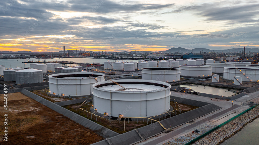 Crude oil storage tank terminal port, Oil terminal pipeline fuel ...