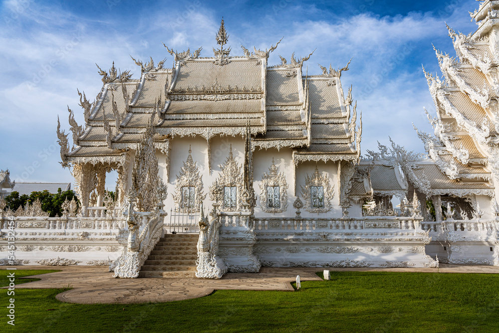 Photo & Art Print The White Temple, aka Wat Rong Khun, in Chiang Mai ...
