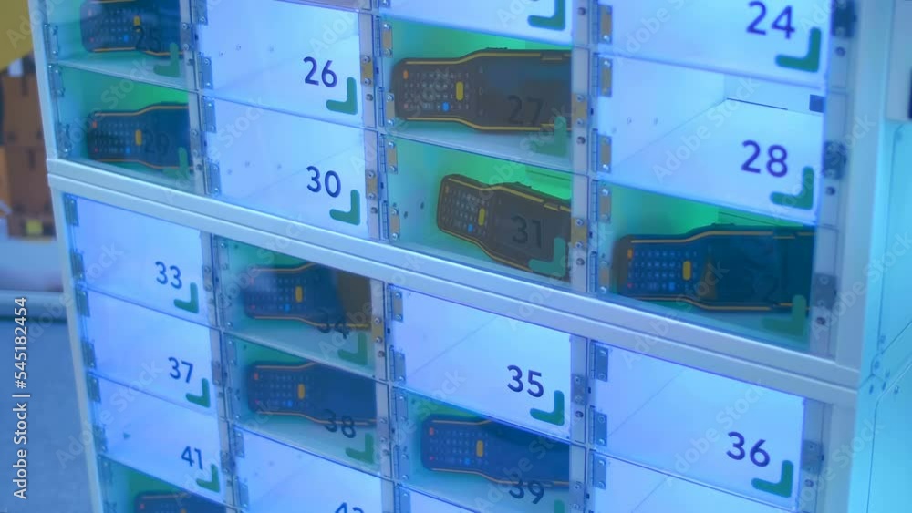 Video „Data collection terminals in a storage rack in individual cells ...