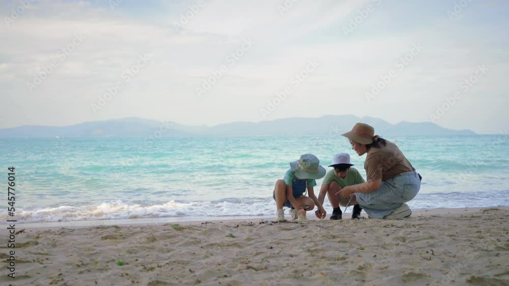 In class, an outdoor excursion to the beach. The teacher is teaching ...