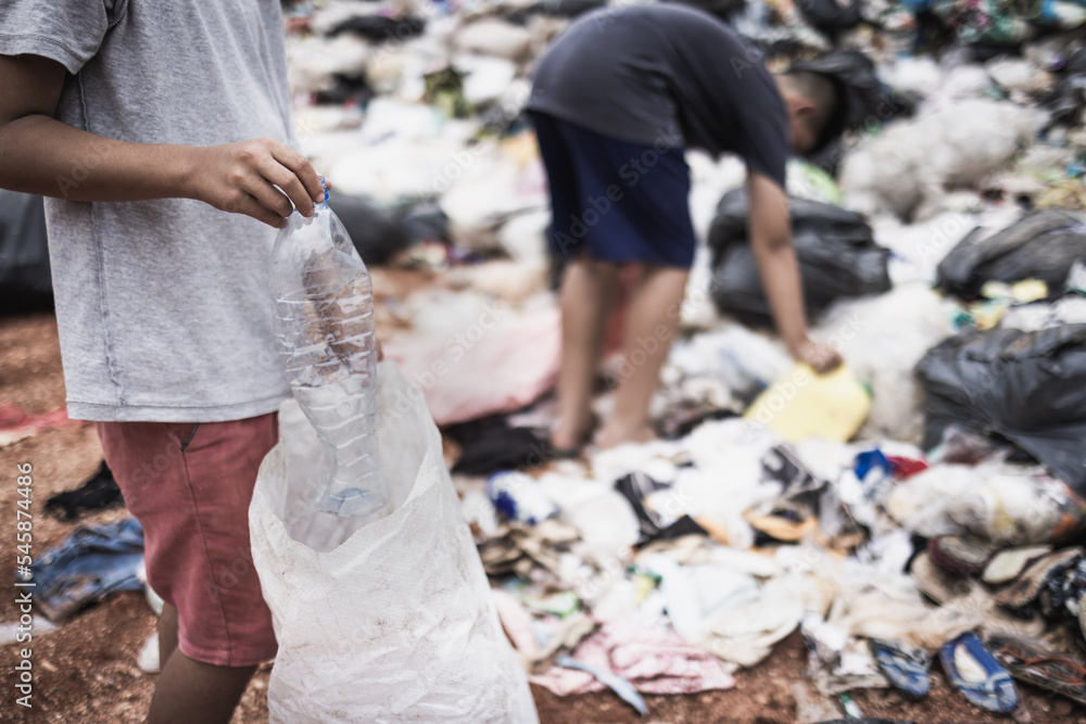 Poor children collect garbage for sale People living in garbage heaps ...