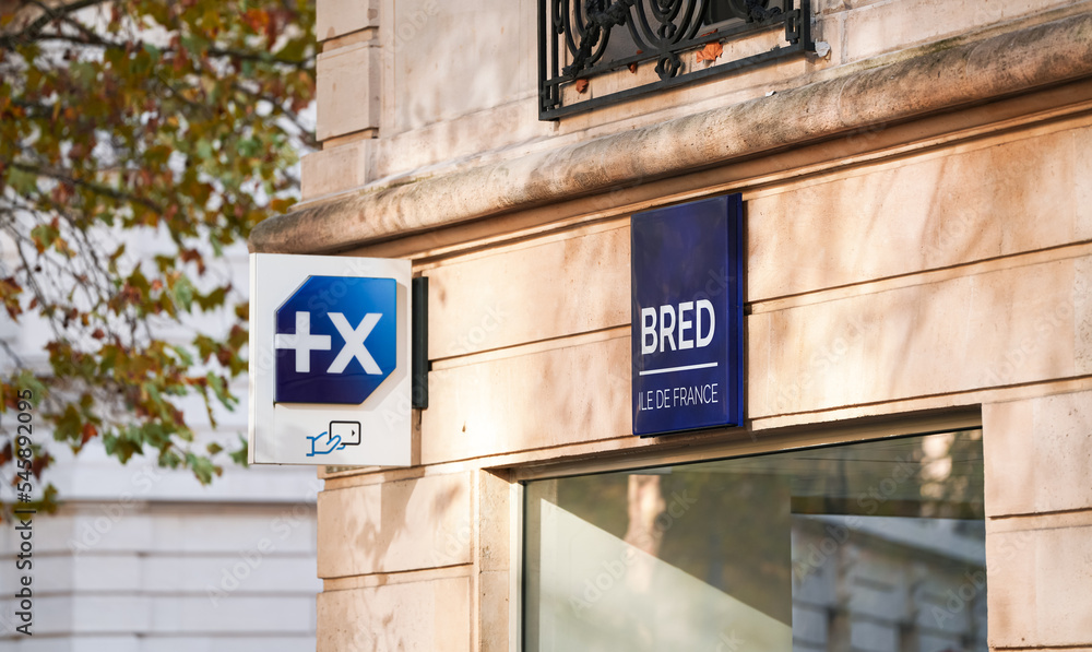Foto de The logo sign of BRED Popular Bank (Banque Populaire in French ...