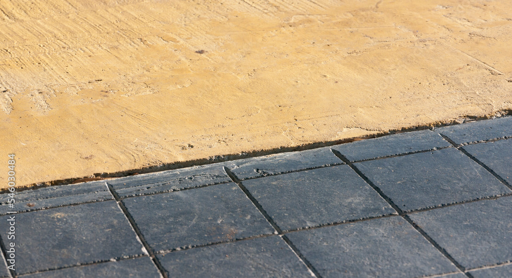 Suelo de cemento amarillo y cuadricula de cemento gris Stock Photo ...