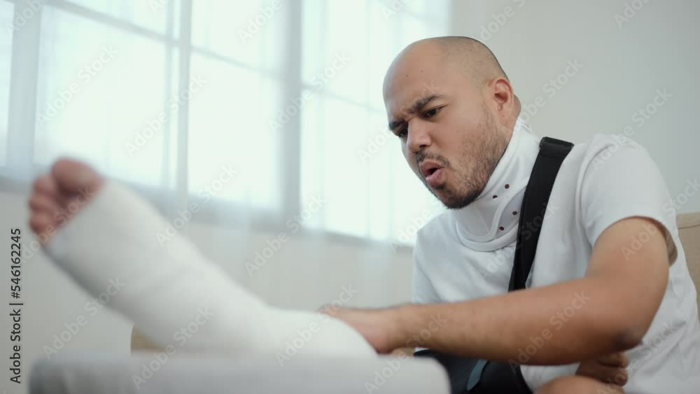 Vídeo do Stock: Man suffered pain from accident fracture broken bone ...