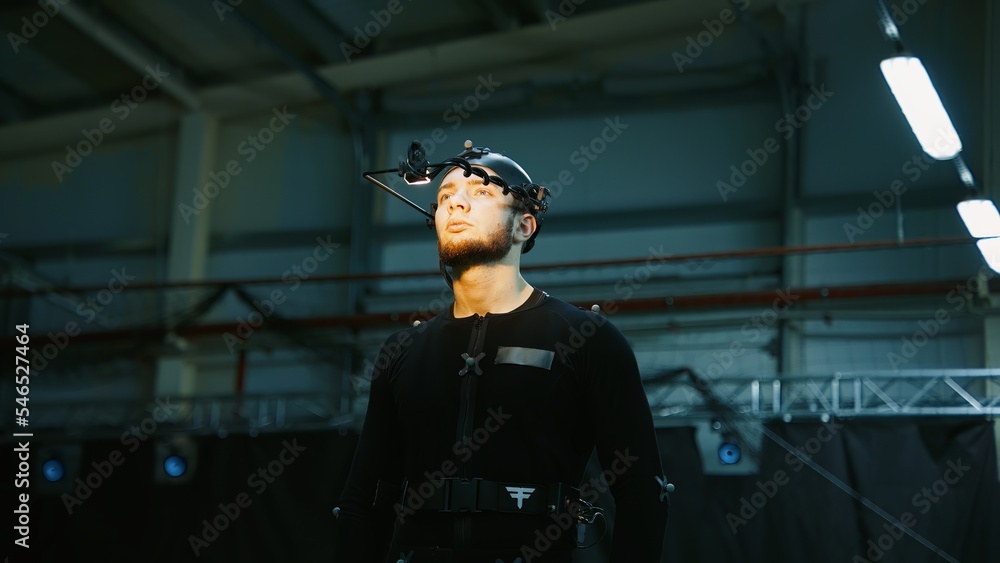 Foto de BTS Actor wearing motion capture suit acting as a game or ...