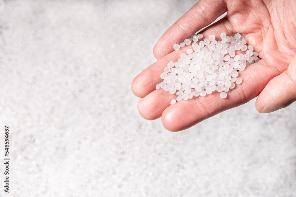 Foto Stock engineer hold white plastic on hand polymer petrochemical ...