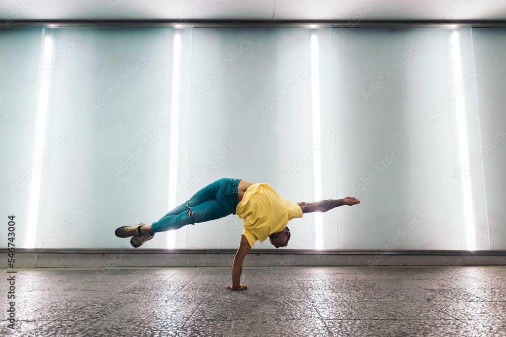 Young man doing one handed handstand and breakdancing Stock Photo ...