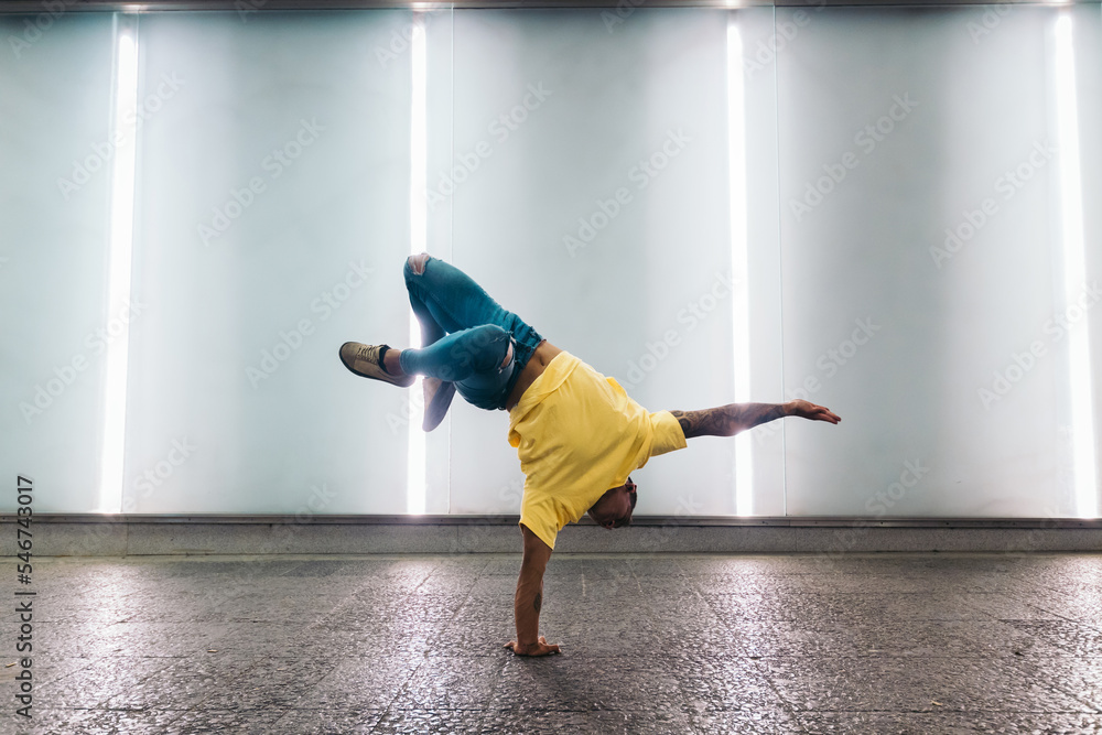 Young man doing one handed handstand and breakdancing Stock Photo ...