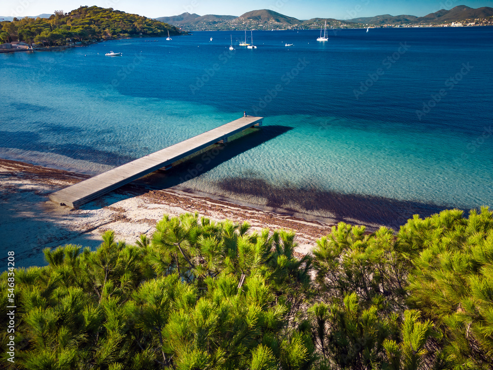 La célèbre plage des Canoubiers à Saint-Tropez en automne foto de Stock ...