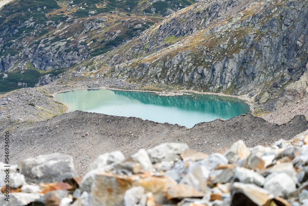 Foto Stock The Blaue Lacke. Ice and snow high in the Alps. Walking the ...