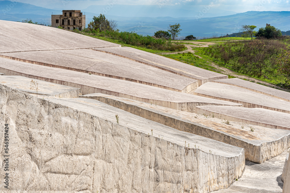 Foto de The crack of Burri, Italian Il Cretto di Burri. Monumental ...