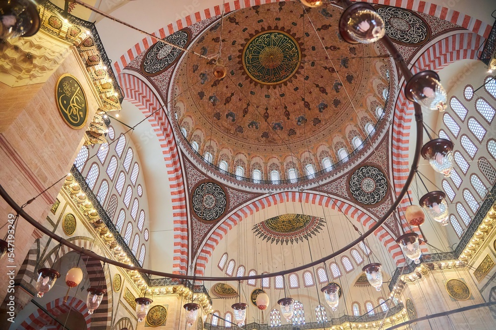 ISTANBUL, TURKEY - NOVEMBER 25, 2021: The interior of the Suleymaniye ...