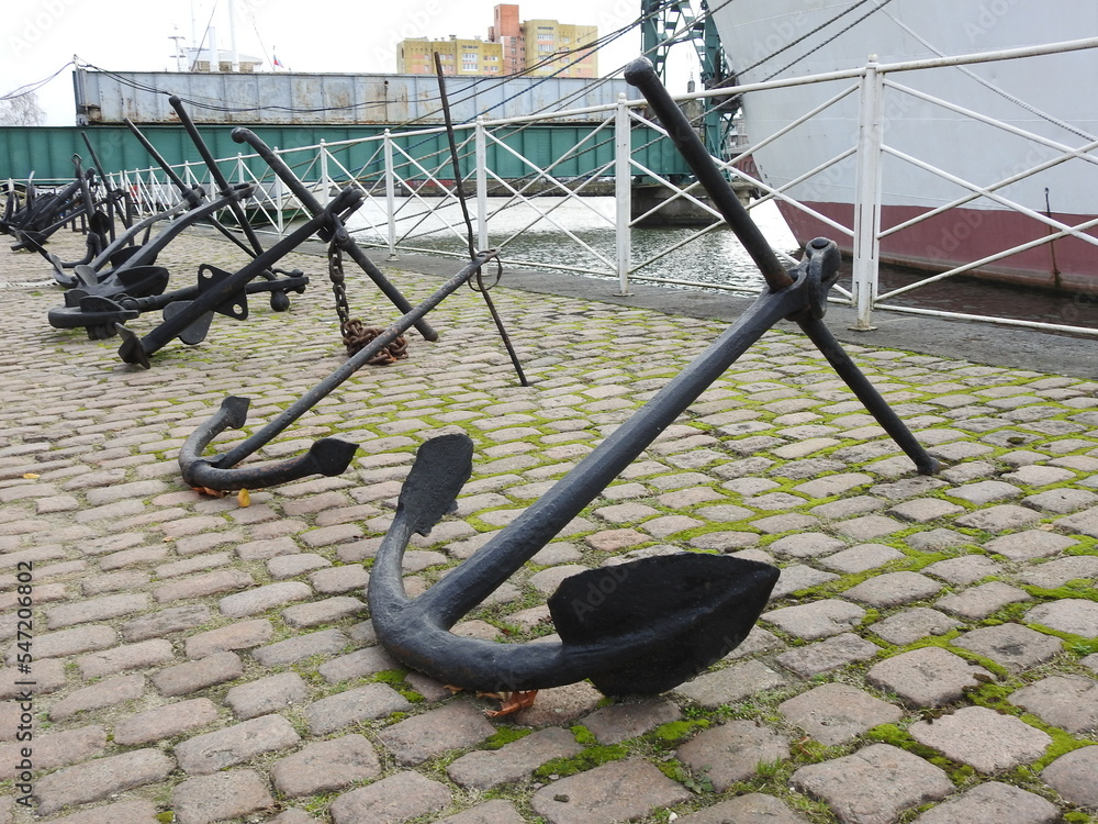 admiralty pattern anchors in the ocean museum of kaliningrad, russia ...