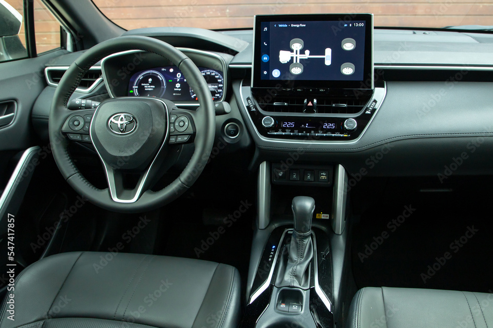 Foto de Toyota Corolla Cross is a compact crossover SUV produced by the ...