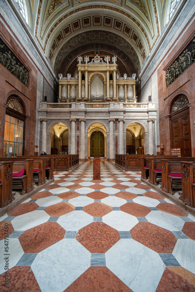 ESZTERGOM - MAJ 02 : Beautiful interior of Esztergom Basilica 02 Maj ...