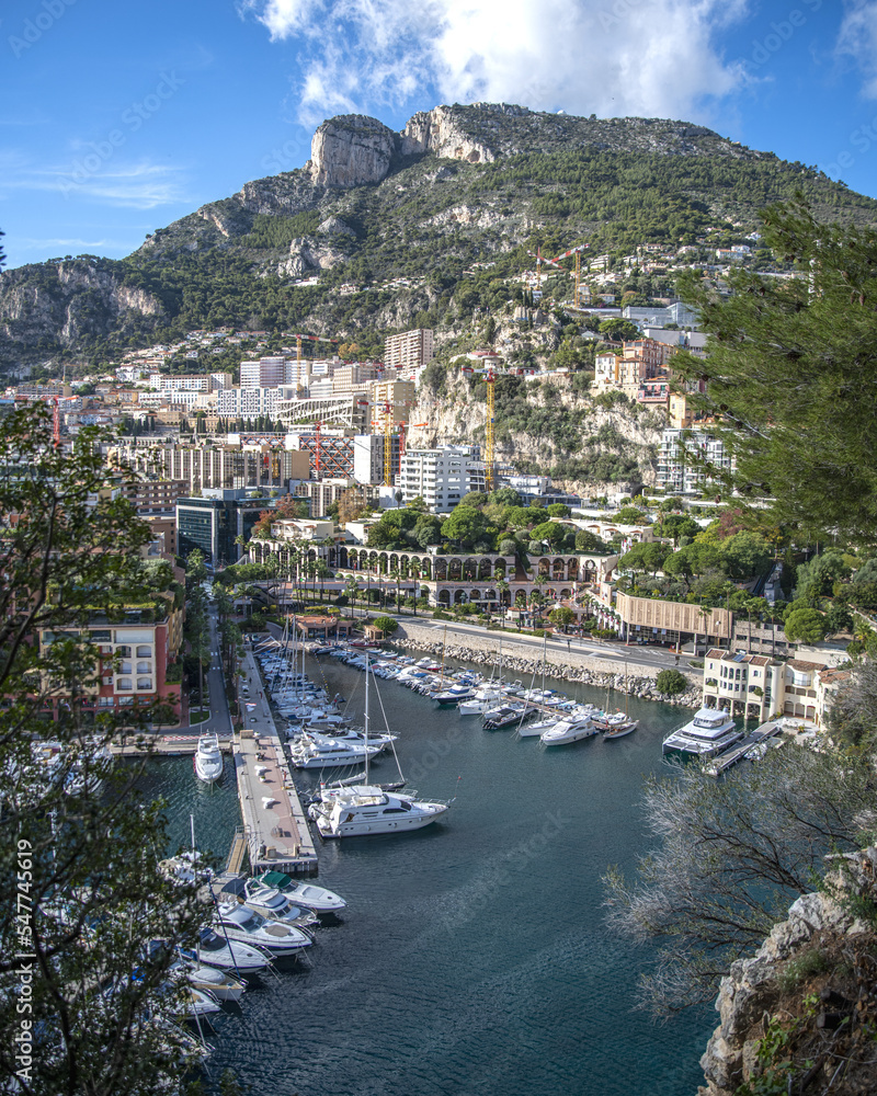Panorama sur le quartier de Fontvieille à Monaco, construit sur un ...