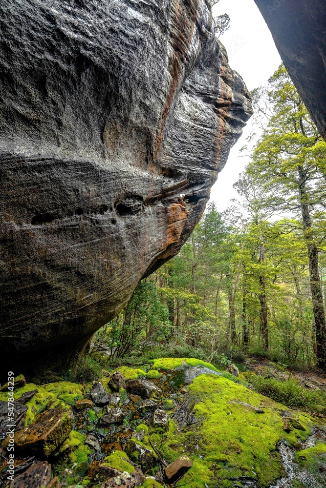 Rock formations in the western tiers of Tasmania foto de Stock | Adobe ...