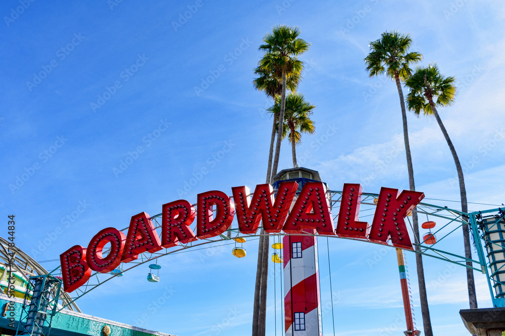 Boardwalk sign at the entrance to the Santa Cruz Beach Boardwalk ...