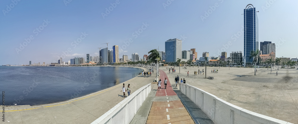 Foto de Luanda Angola - 10 09 2022: Panoramic view at the Luanda bay ...