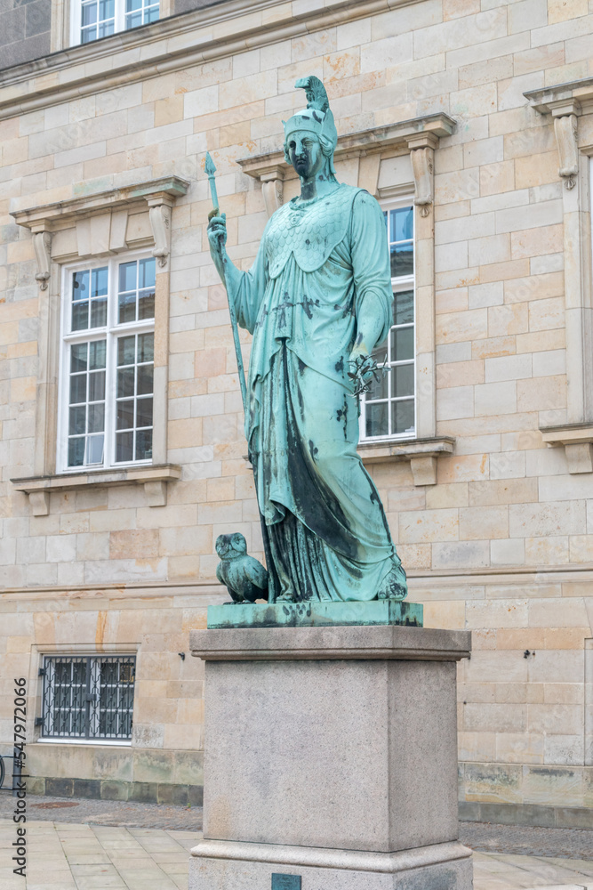 Foto de Copenhagen, Denmark - July 26, 2022: Sculpture of Minerva ...
