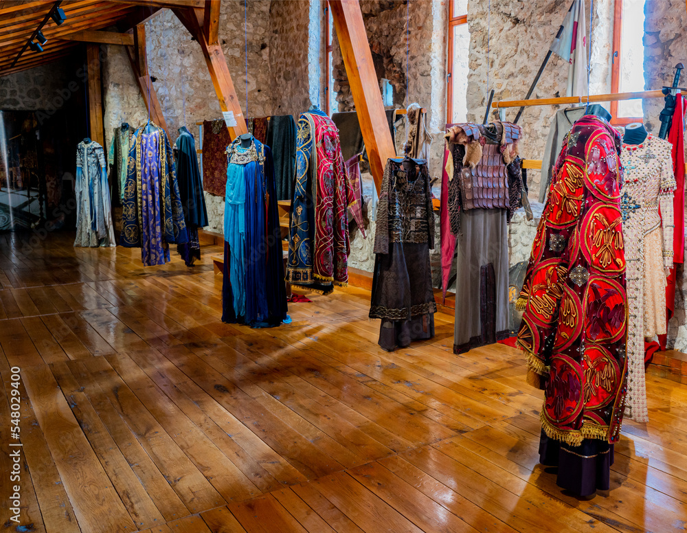 Traditional Serbian medieval costumes on exibition Nemanjici - Born of ...