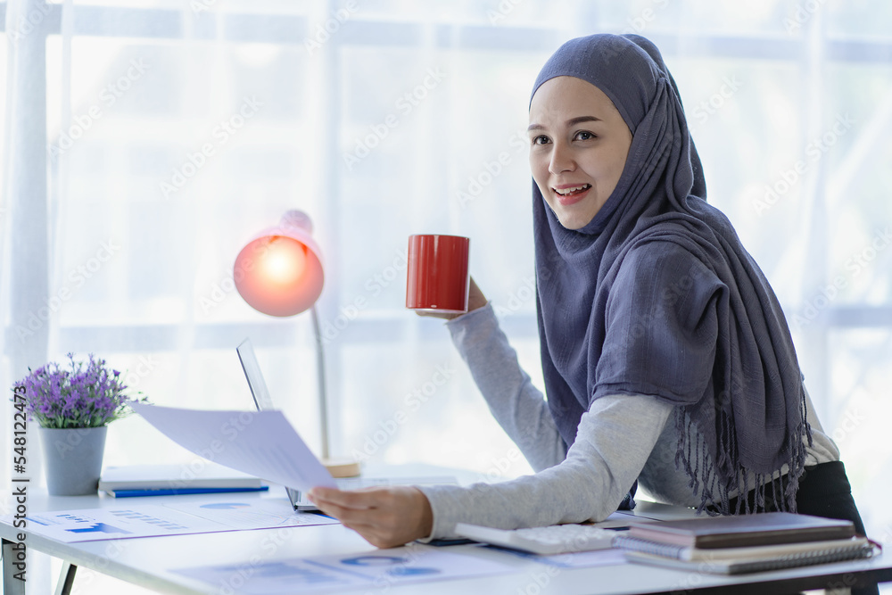 Foto de Management concept drives organizational growth of female ...