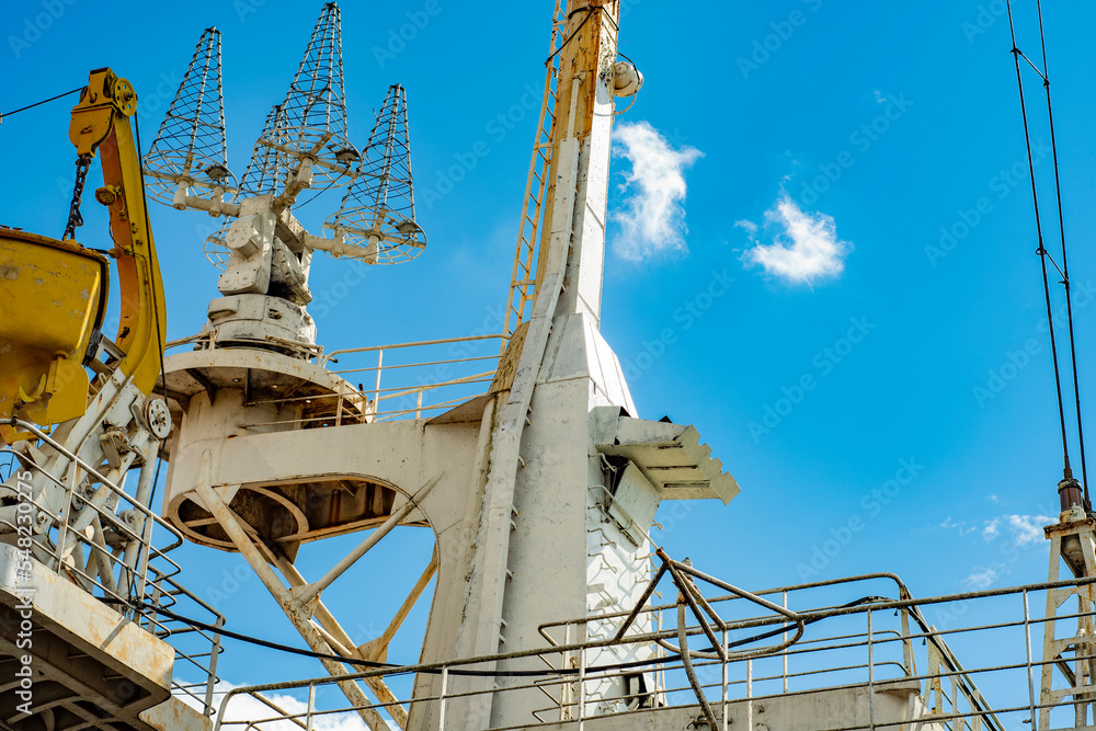 Foto de Top of an old research vessel with various unusual equipment ...