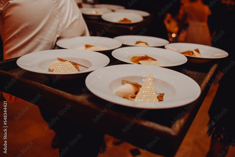 Plateau d'assiettes de desserts gastronomiques Stock Photo | Adobe Stock