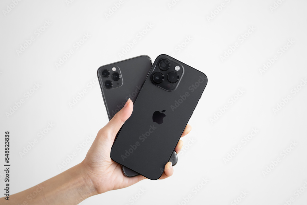 PENANG, MALAYSIA - OCT 10, 2022: Hand holding Apple iPhone 14 Pro Max ...