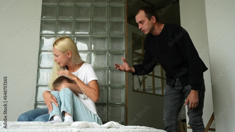 Portrait of angry husband scolding, raising voice, scream and gesturing ...