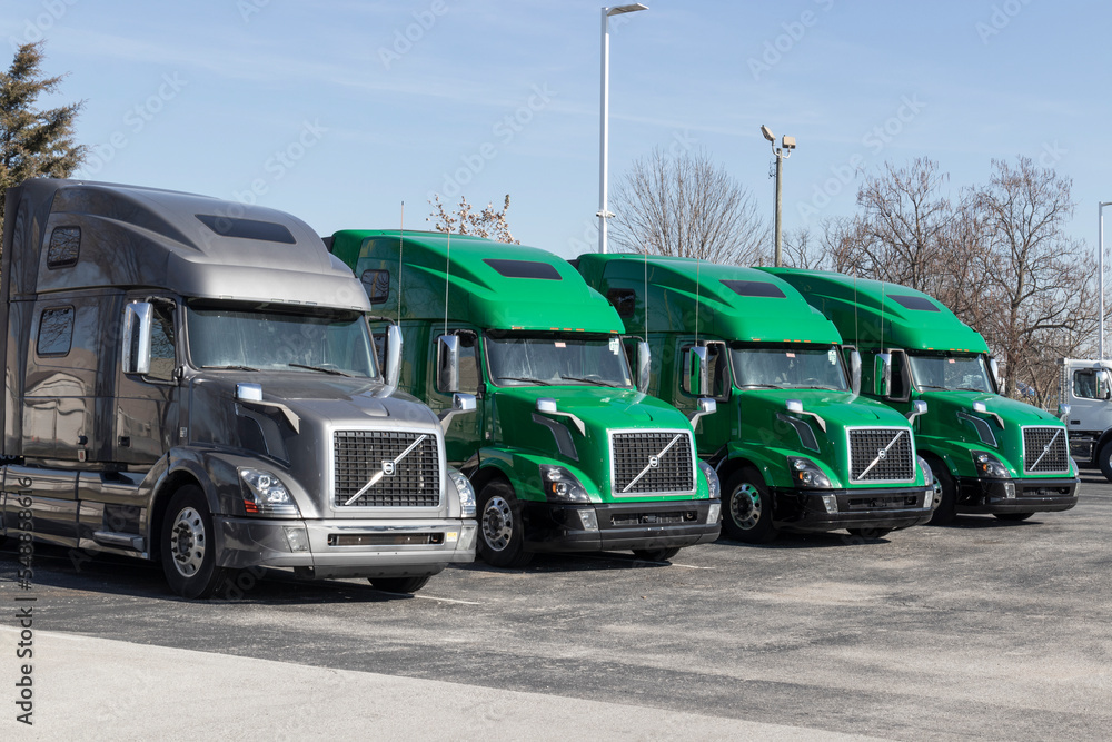 Foto de Volvo Semi Tractor Trailer Big Rig Truck display at a ...