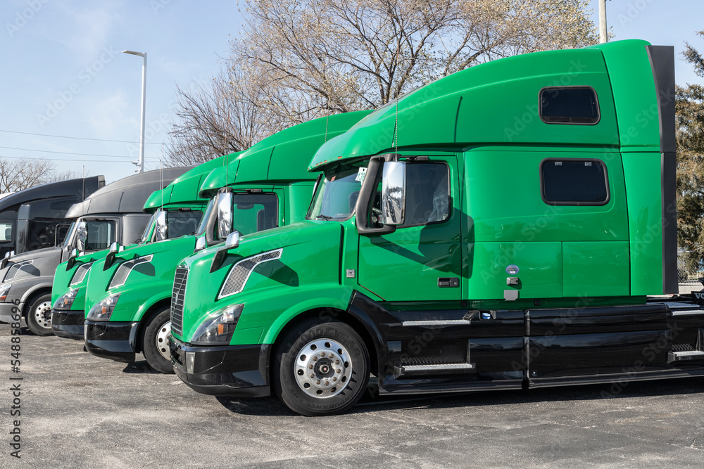 Foto de Volvo Semi Tractor Trailer Big Rig Truck display at a ...
