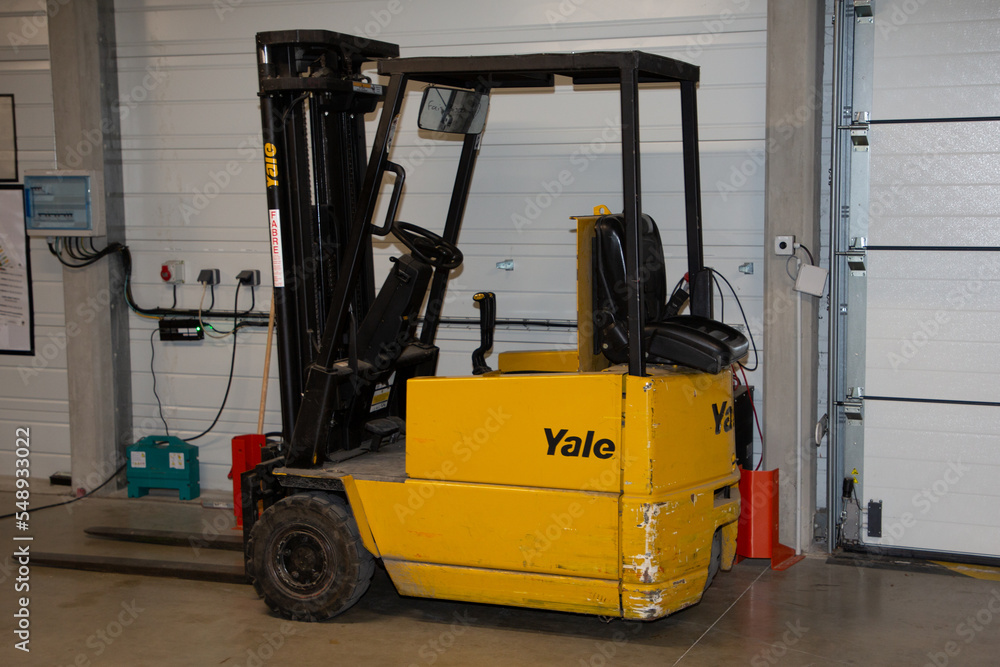 Yale brand logo and text sign Forklift Trucks and Materials Handling ...