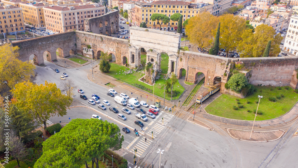 Foto de Aerial view of Porta Maggiore, one of the eastern gates in the ...