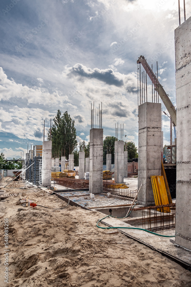 Monolithic structural elements and scaffolding at bridge construction ...
