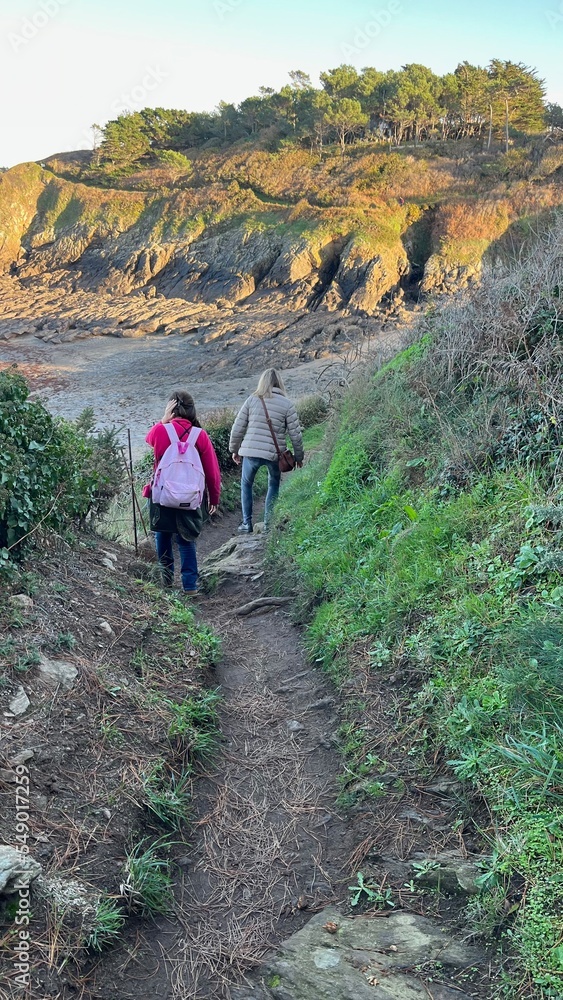 Randonnée en bord de mer sur la côte d'Emeraude, entre Cancale et Saint ...