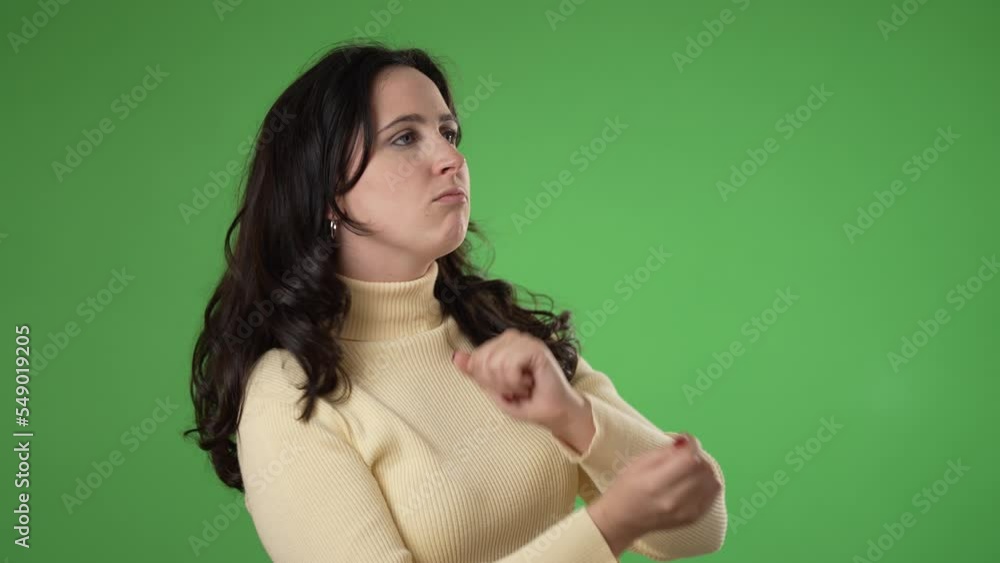 Vidéo Stock Slow motion portrait of dancing, grooving young woman 20s ...