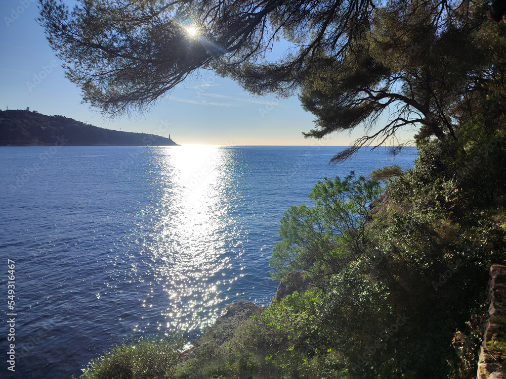 Stockfoto med beskrivningen Paysage de bord de mer sur la Côte d'Azur ...