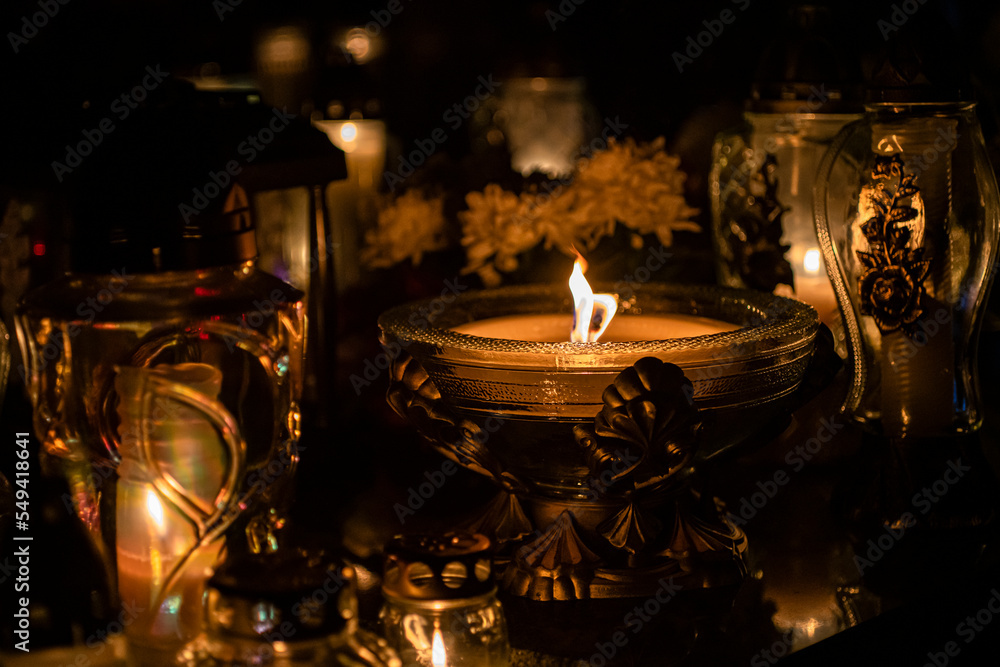 Znicz, znicze na cmentarzu, 1 listopada, Wszystkich Świętych Stock ...